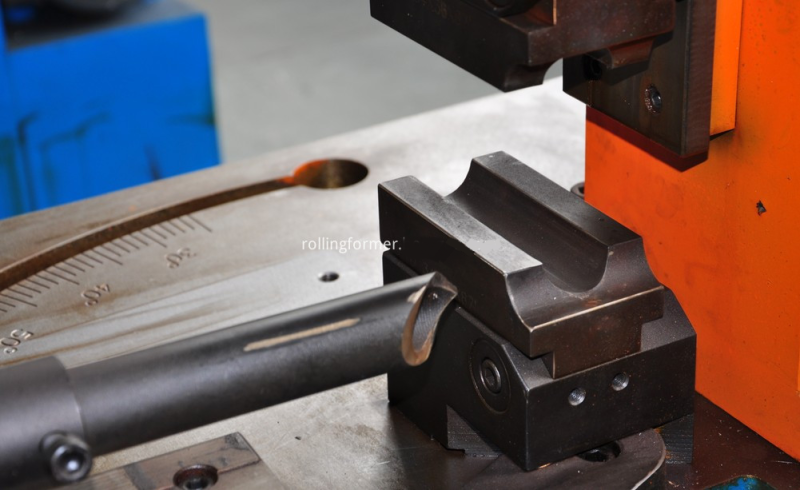 Aluminum profile window door frame punching machine